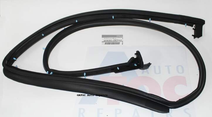 GENUINE NISSAN Back door seal RIGHT hand side ( spare tyre door ...