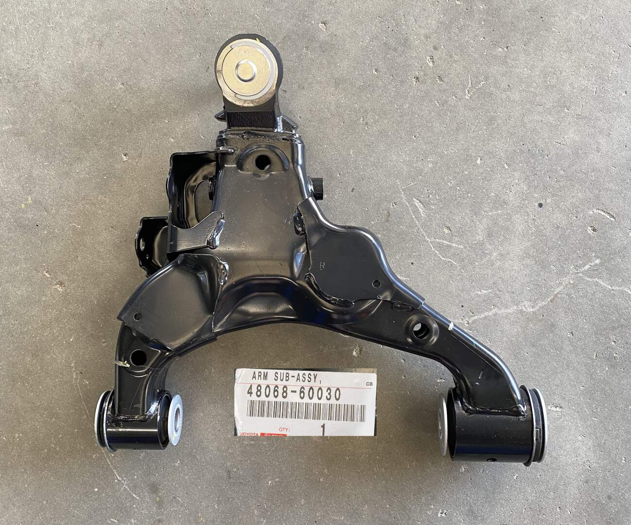 OEM Genuine RHS Front LOWER Wishbone and ball Joint VDJ200 Series ...