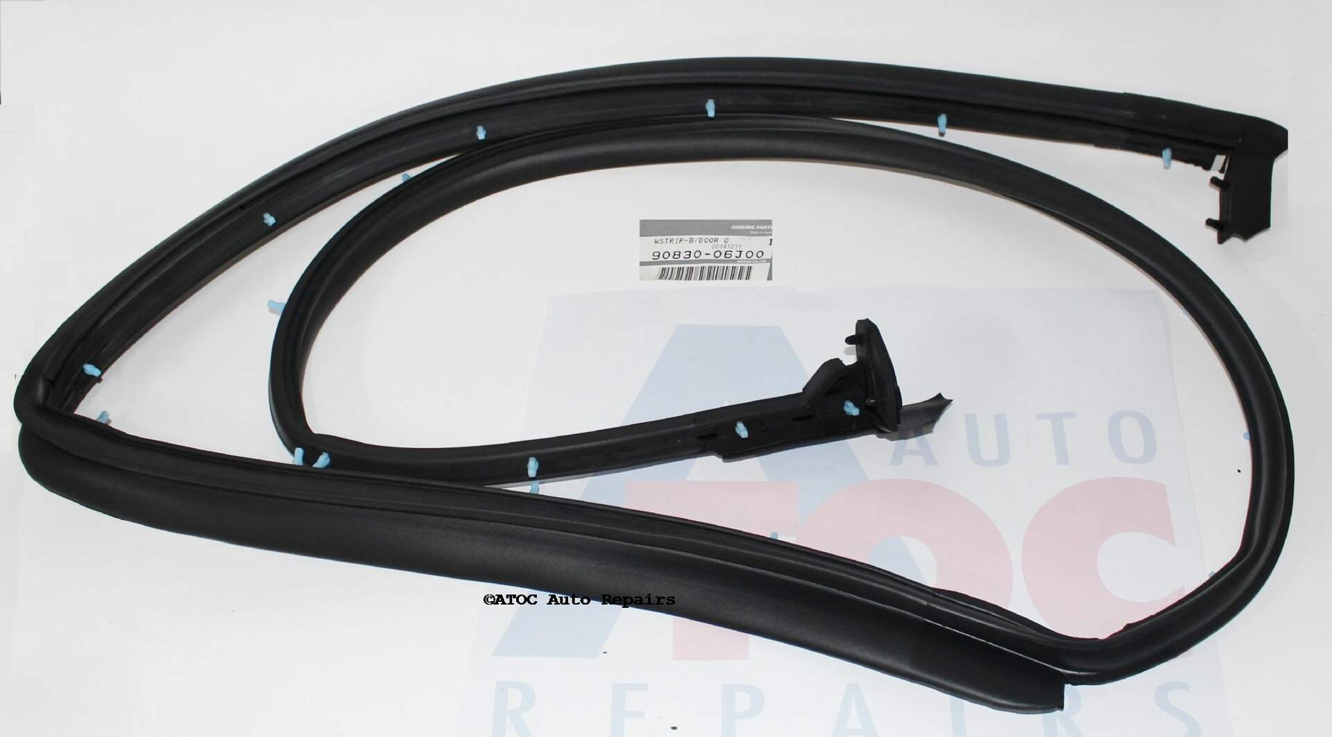 GENUINE NISSAN Back door seal RIGHT hand side ( spare tyre door ...